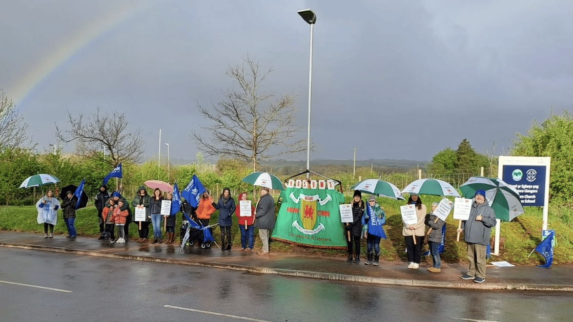 NASUWT and Llangors Primary School Teachers to take 11th day of strike action | brecon-radnor.co.uk